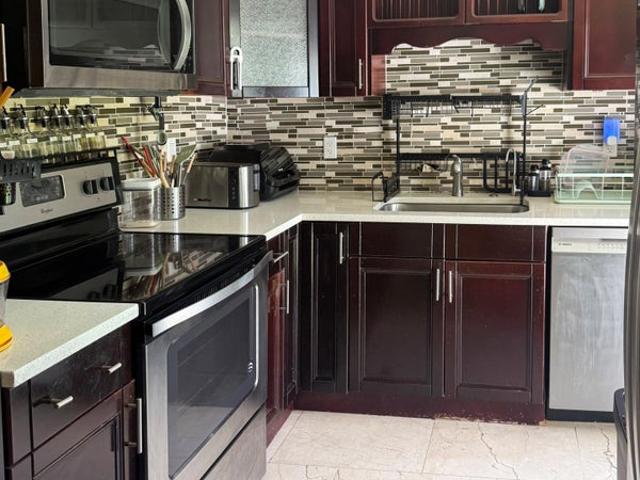 Miami Home, a 11 minute walk to transit stop NW 7