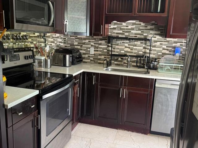 Miami Home, a 11 minute walk to transit stop NW 7