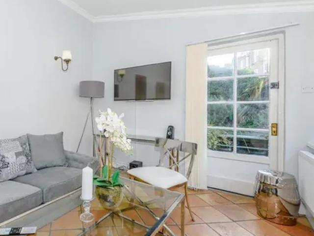Michael Church, 131 Burton Road, Myatt's Fields, London, SW9 6TG, United Kingdom | Room for rent #139403065 | Rentberry