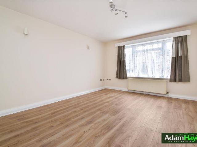 Michelle Court, Torrington Park N12, 1 bed flat to rent, £1,600 pcm | PrimeLocation