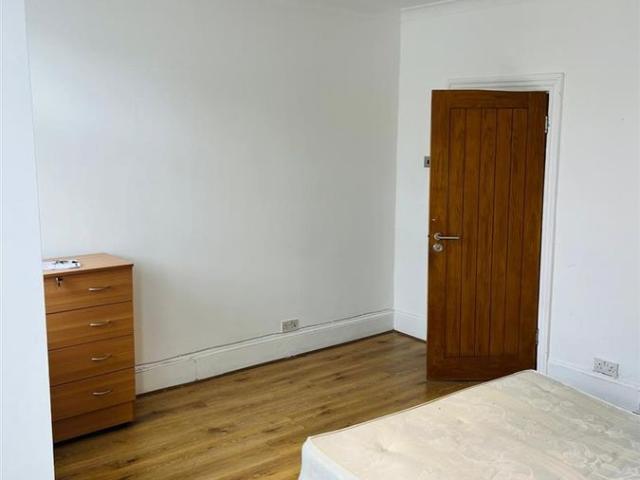 Michigan Avenue, London E12, Room to rent, £980 pcm | PrimeLocation