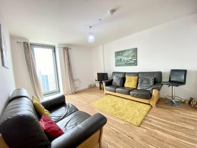 Michigan Point Tower A, Salford. 3 bed flat to rent £1,550 pcm £358 pw