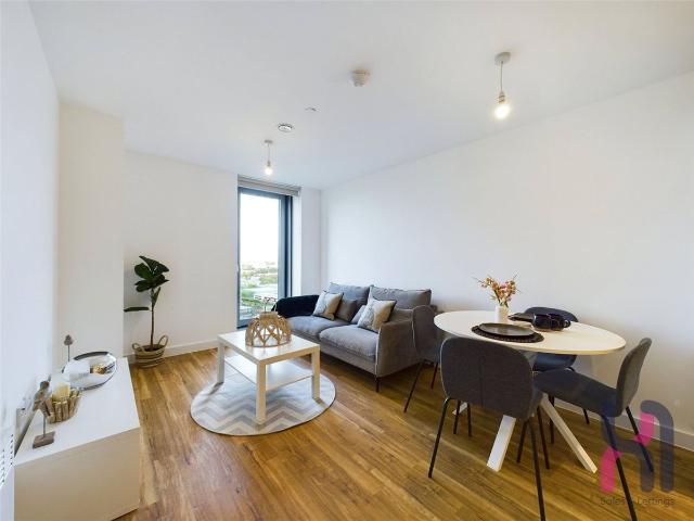 Michigan Point Tower D, 18 Michigan Avenue M50, 2 bed flat to rent, £1,300 pcm | PrimeLocation