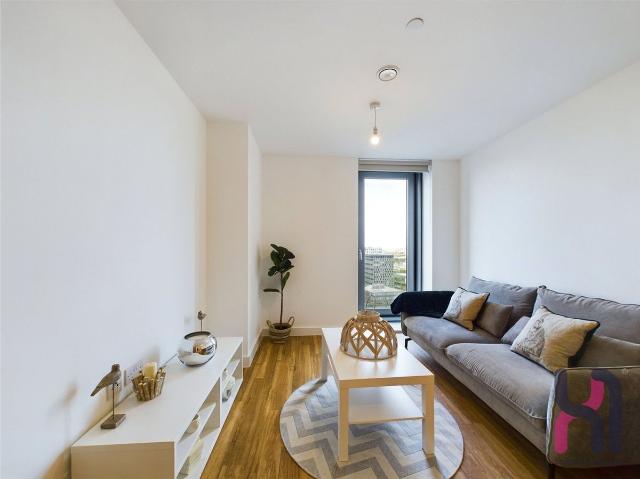 Michigan Point Tower D, 18 Michigan Avenue M50, 2 bed flat to rent, £1,325 pcm | PrimeLocation