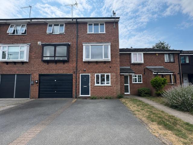 Mickledon Close, Nottingham, Nottinghamshire NG2, 4 bed flat to rent, £1,375 pcm | PrimeLocation
