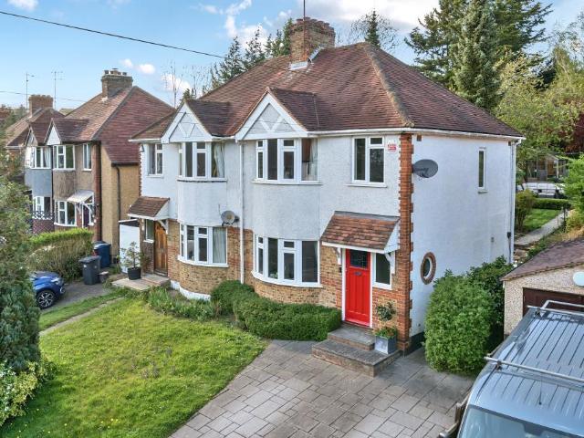 Micklefield Road, High Wycombe, HP13 3 bed semi detached house to rent £1,900 pcm £438 pw