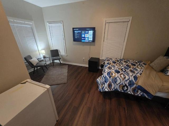 MIDTOWN SUITE! PRIVATE BATHROOM!
