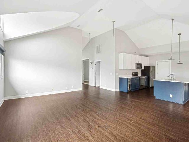 Midtown Square 3 Bedroom Apartment for Rent at 1406 18th Ave S, Nashville, TN 37212
