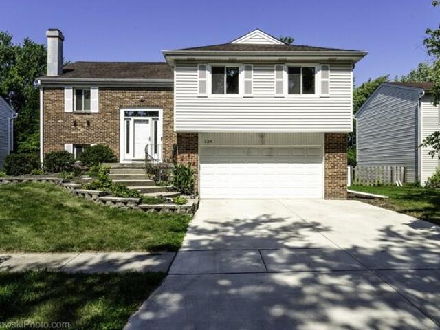 Midway Ln, Vernon Hills, Home For Sale