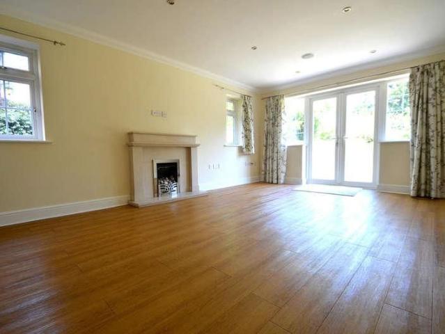 Midway, Walton on thames, KT12