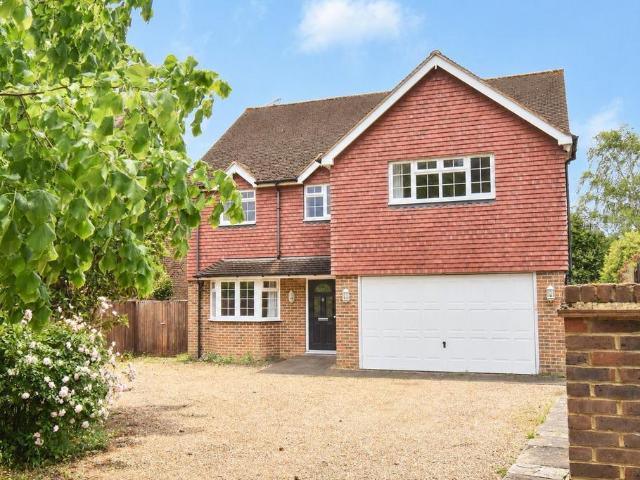 Midway, Walton on Thames, KT12 6 bed detached house to rent £5,995 pcm £1,383 pw