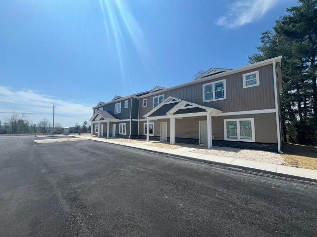Midway Townhomes 3 Bedroom Apartment for Rent at Monroe Court & Charlotte's Way, Christiansburg, VA 24073