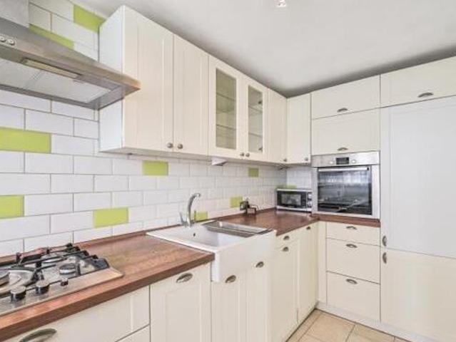 Midwood Close, London, 1 Bedroom Flat