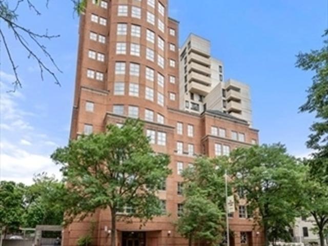 Mid Cambridge Room near Harvard/MIT: Private Bathroom, Safe Neighborhood & 24/7 Security, Parking included
