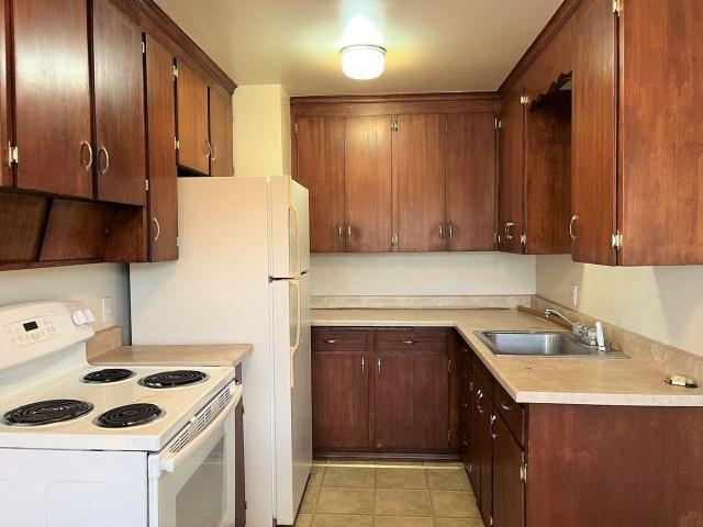 Mid Century 2 bed 1 bath with hardwood and dishwasher. Parking included. 2 Bedroom Apartment for Rent at 1484 S Columbian Way, Seattle, WA 98144 North Beacon Hill