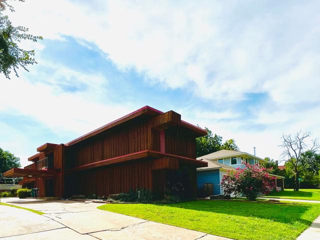 Mid Century Modern 2BD 2BA Duplex with Two Bonus Rooms Near Uptown District!