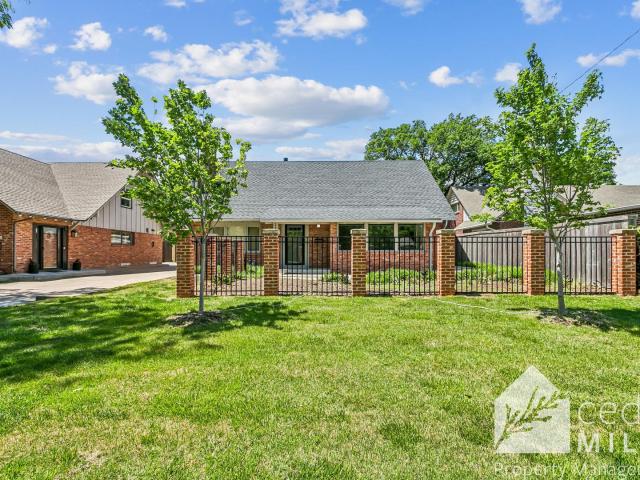 Mid Century Modern Gem in the Heart of The Village