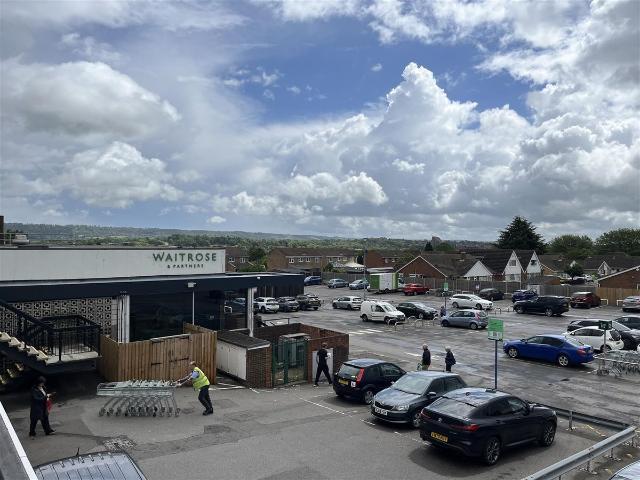 Mid Kent Shopping Centre, Allington ME16, 3 bed flat to rent, £1,350 pcm | PrimeLocation
