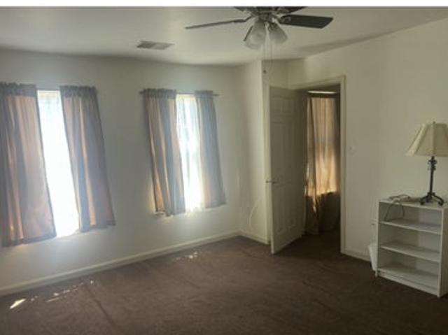 Mid size 1bedroom in large single family home