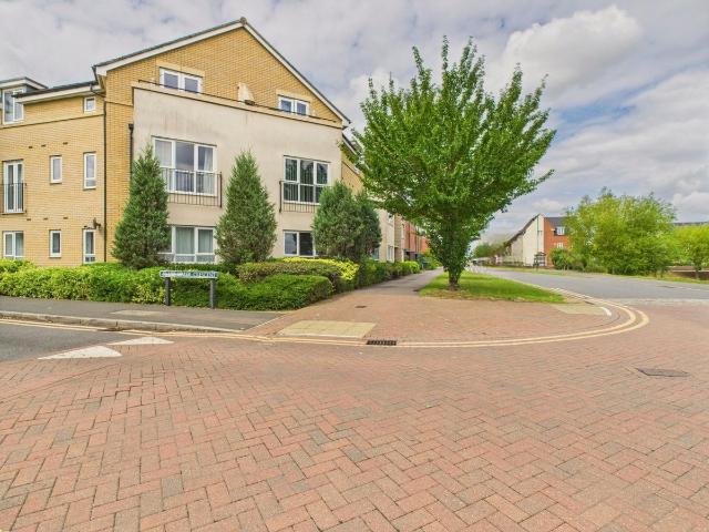 Mid Water Crescent, Hampton Vale, Peterborough PE7, 2 bed flat to rent, £1,000 pcm | PrimeLocation