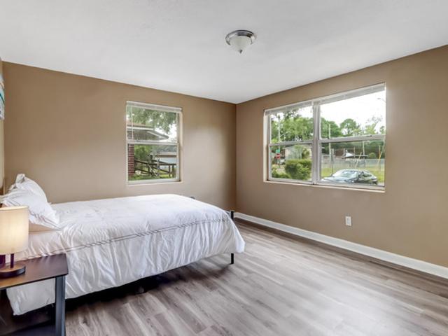 Mid Westside Home, Spacious Bedrooms, Tons of Windows, Don't Miss Out!