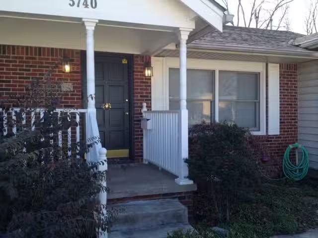 Mid Town Home Close to Whiteside Park 3740 E 39th Pl