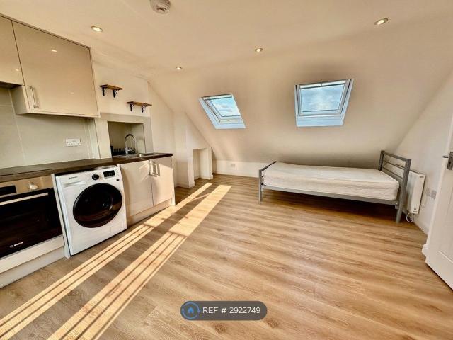 Middleton Avenue, Greenford UB6, Studio to rent, £1,200 pcm | PrimeLocation