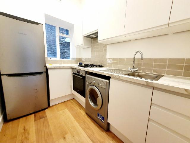 Middleton Grove, Holloway N7, 3 bed flat to rent, £2,947 pcm | PrimeLocation