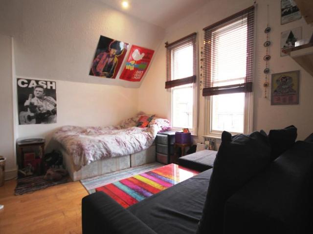 Middleton Grove, Islington, N7 3 bed flat to rent £2,946 pcm £680 pw