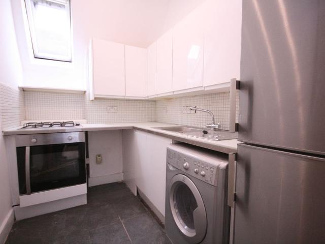 Middleton Grove, London N7, 2 bed flat to rent, £2,947 pcm | PrimeLocation