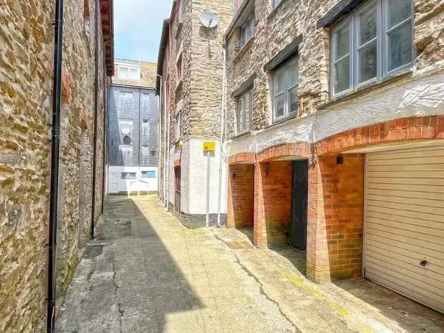 Middleton Lodge, East Looe PL13 2 bed maisonette for sale £2.