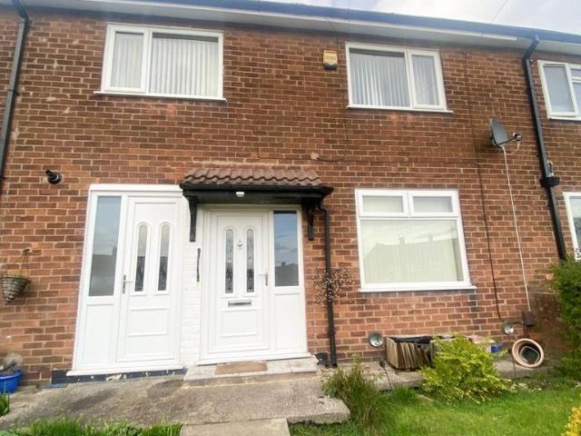 Middleton, Manchester M24 3 bed terraced house to rent £1,125 pcm £260 pw