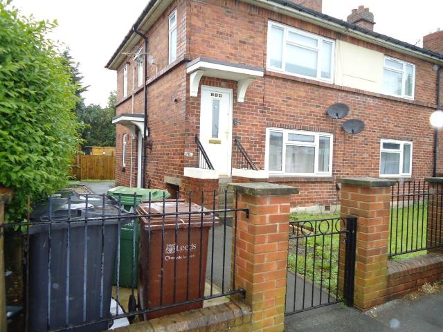 Middleton Park Avenue, Middleton, Leeds LS10, 2 bed flat to rent, £850 pcm | PrimeLocation