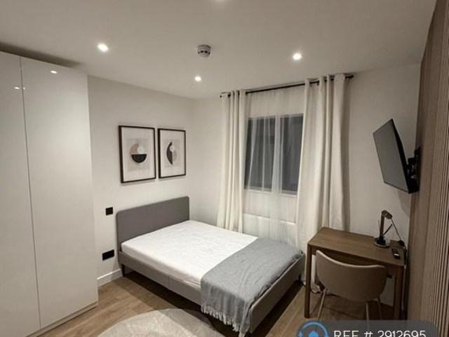 Middleton Road, Carshalton, London, SM5 1 bed in a house share to rent £1,040 pcm £240 pw