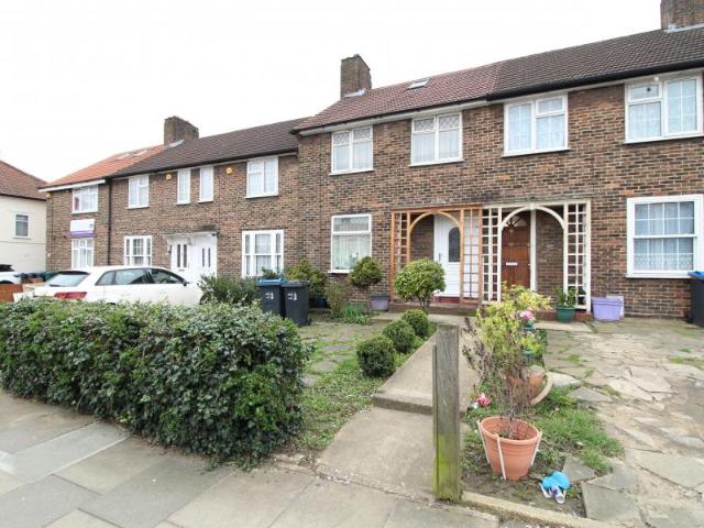 Middleton Road, Morden 2 bed terraced house to rent £1,950 pcm £450 pw