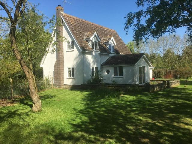 Middlewood Green, Stowmarket IP14 4 bed cottage to rent £1,695 pcm £391 pw