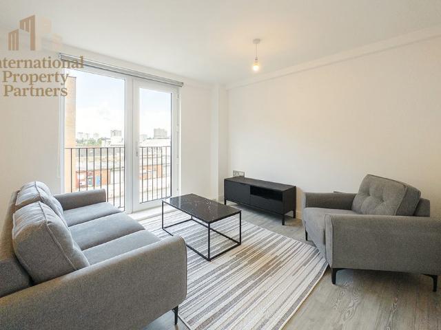 Middlewood Plaza, Craven Street, Salford M5, 2 bed flat to rent, £1,400 pcm | PrimeLocation
