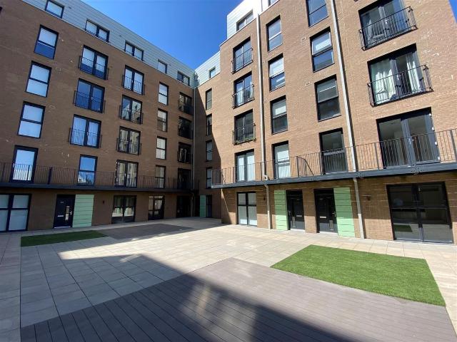 Middlewood Plaza, Craven Street, Salford M5, 2 bed flat to rent, £1,400 pcm | PrimeLocation