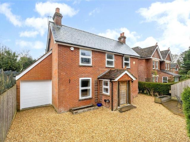 Middle Common Road, Pennington. 4 bed detached house to rent £3,500 pcm £808 pw