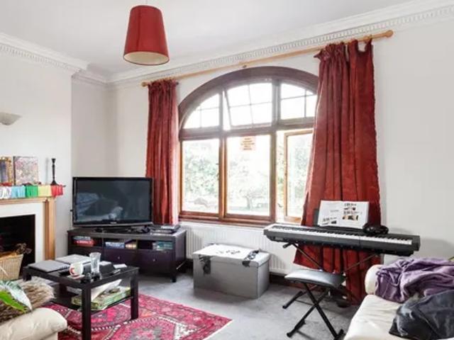 Middle East Food Market, 383 385 Uxbridge Road, London, W3 9SA, United Kingdom | 3 bed apartment for rent #140229238 | Rentberry