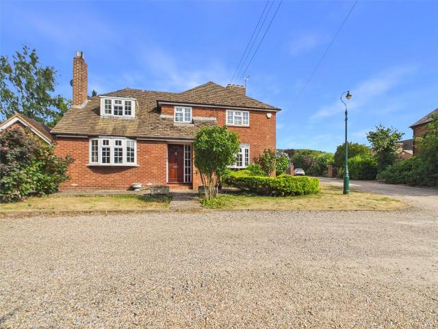 Middle Farm Close, Chinnor, Oxfordshire OX39, 4 bed detached house to rent, £2,500 pcm | PrimeLocation