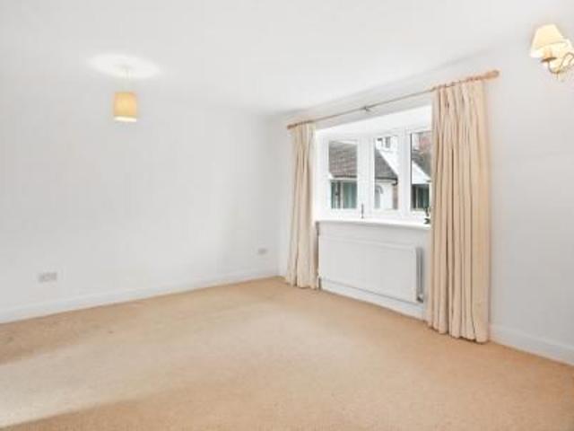 Middle Farm Place, Effingham, KT24