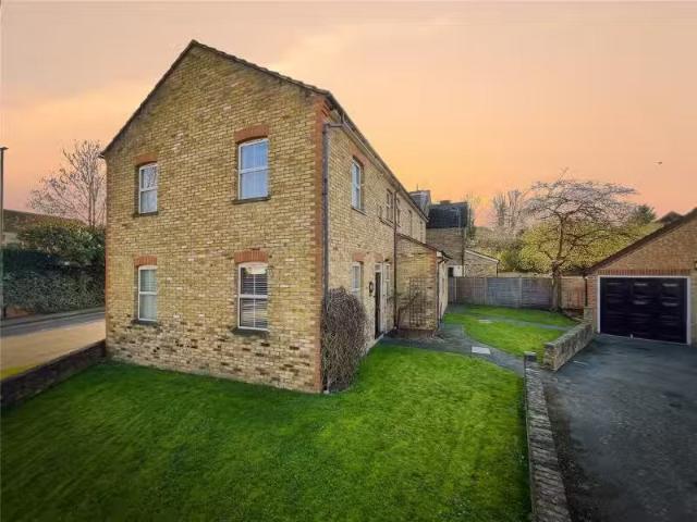 Middle Hill, Egham, Surrey, TW20 0JG