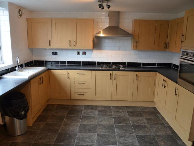 Middle Leasow, Quinton B32, 3 bed property to rent, £1,150 pcm | PrimeLocation