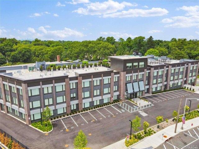 Middle Neck Rd Unit,great Neck, Condo For Sale