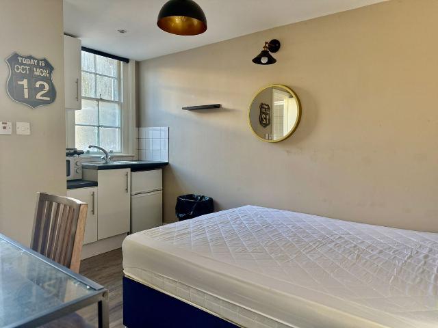 Middle Street, Brighton BN1, Studio to rent, £950 pcm | PrimeLocation