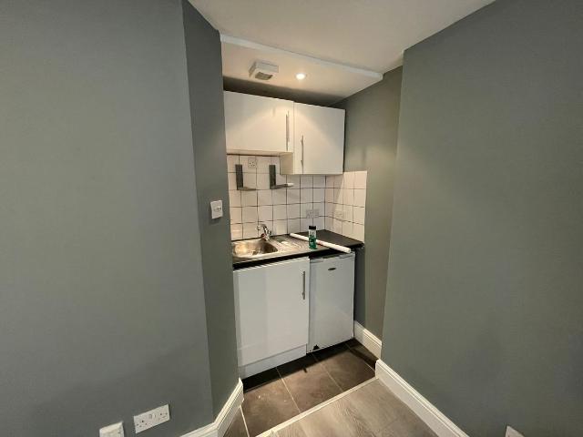 Middle Street, Brighton BN1, Studio to rent, £950 pcm | PrimeLocation