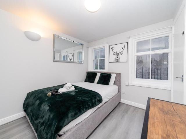 Middle Street, Brighton BN1, Studio to rent, £950 pcm | PrimeLocation