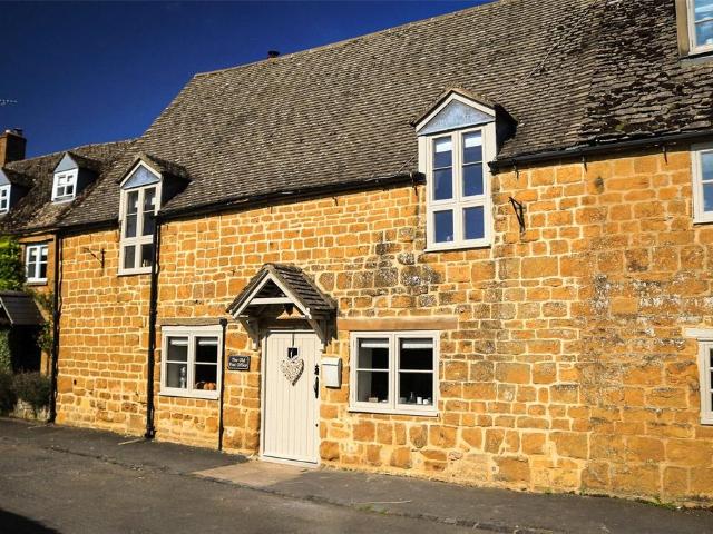 Middle Street, Ilmington. 4 bed terraced house to rent £3,500 pcm £808 pw