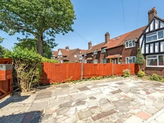 Middle Park Avenue, London, SE9 5HS, United Kingdom | 3 bed house for rent #168142758 | Rentberry